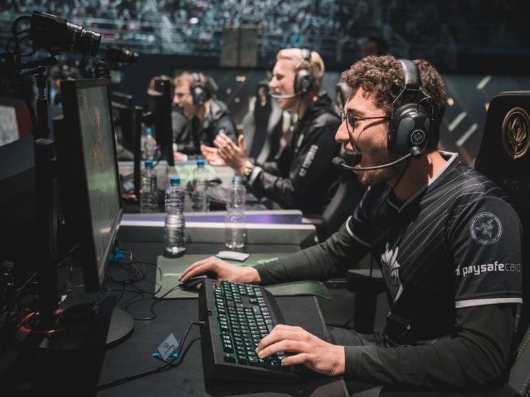 Pesquisa revela os países com mais jogadores pro-players