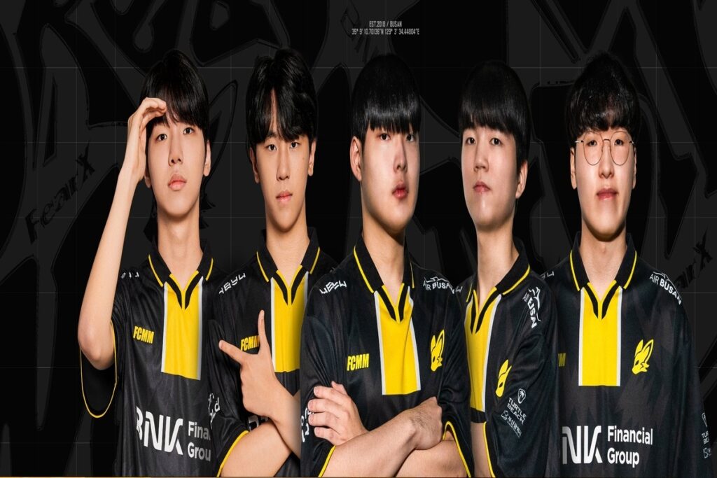 LoL Worlds 2025: G.E.M. singt Hymne & neuer Cup