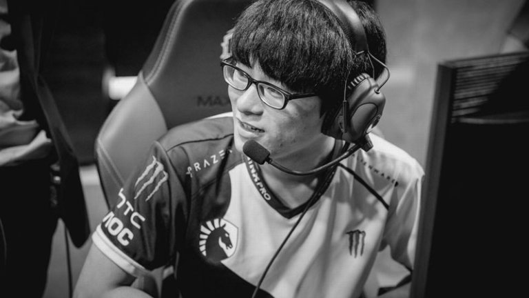 Uzi » League of Legends Esports Player Profile