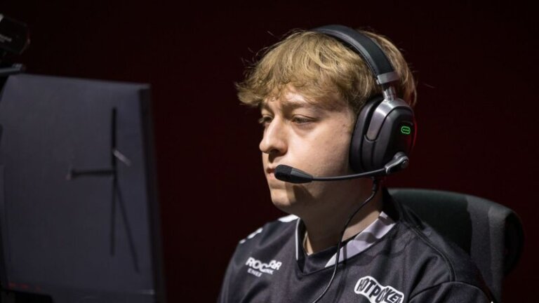 Best Apex Legends Players - Top 10 Apex Players in 2023