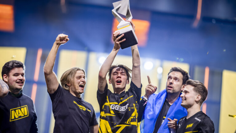 CS2 vs Valorant Player Count: How close is Valorant to Counter-Strike?