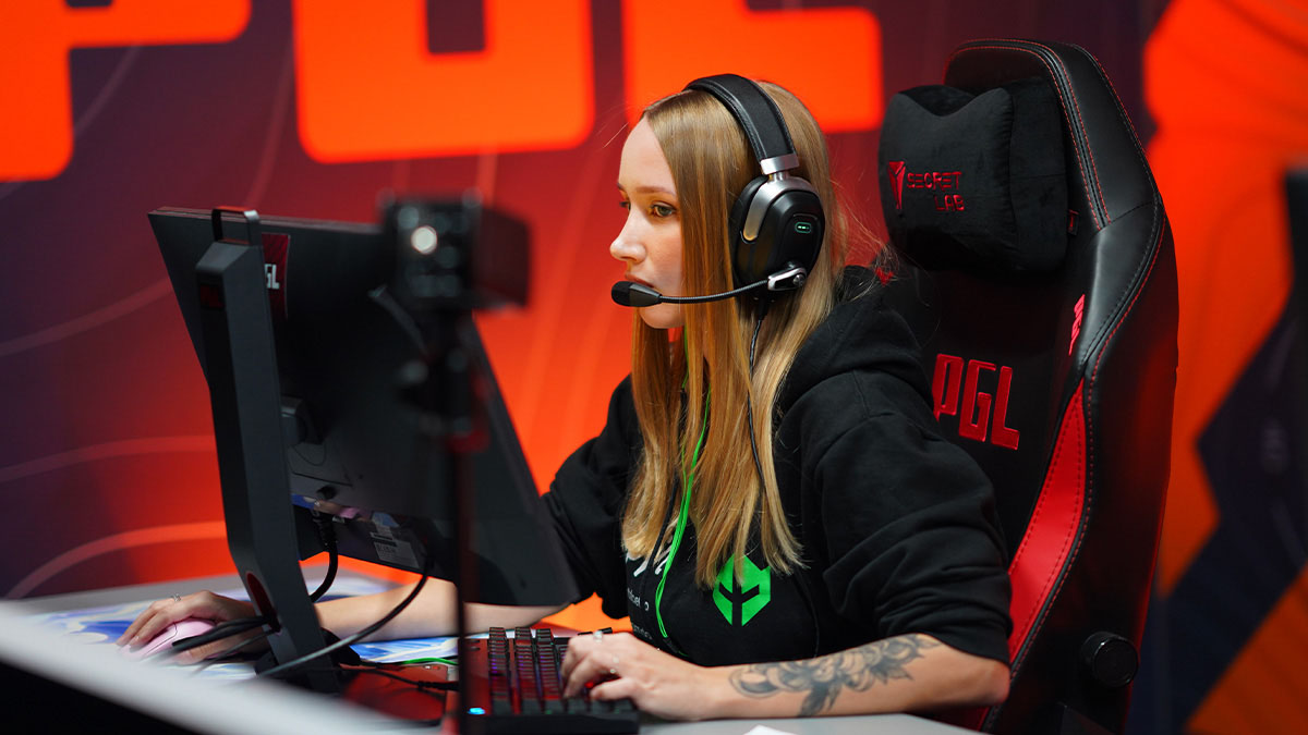 Best Female CS2 Players in 2025 | Top 5 Female CS2 Players