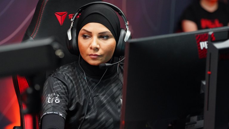 Best Female CS2 Players in 2025 | Top 5 Female CS2 Players