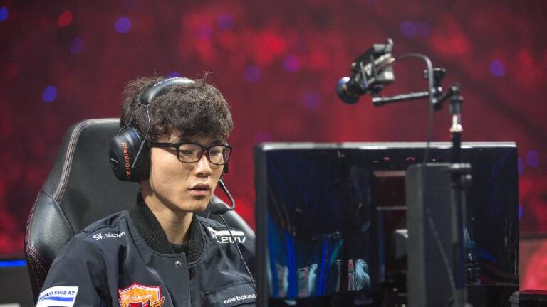 Faker extends LoL Worlds record as second T1 dynasty run looms