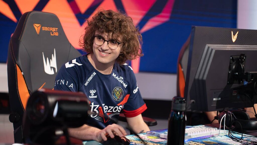 Best LoL Pros Settings guide - Equipment, DPI, and much more