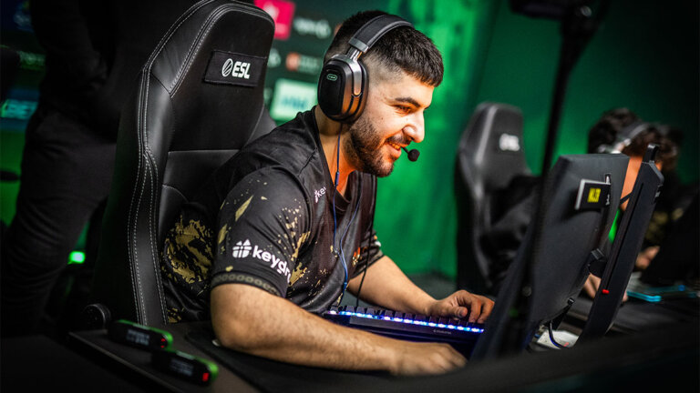 Why do CS players tilt their keyboards?