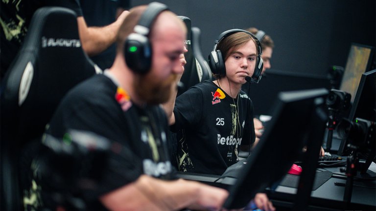 Best CS2 teams in 2025 | Top 10 CS2 teams