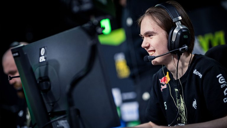 Stewie2K announces CS2 return with Amouranth's Wildcard